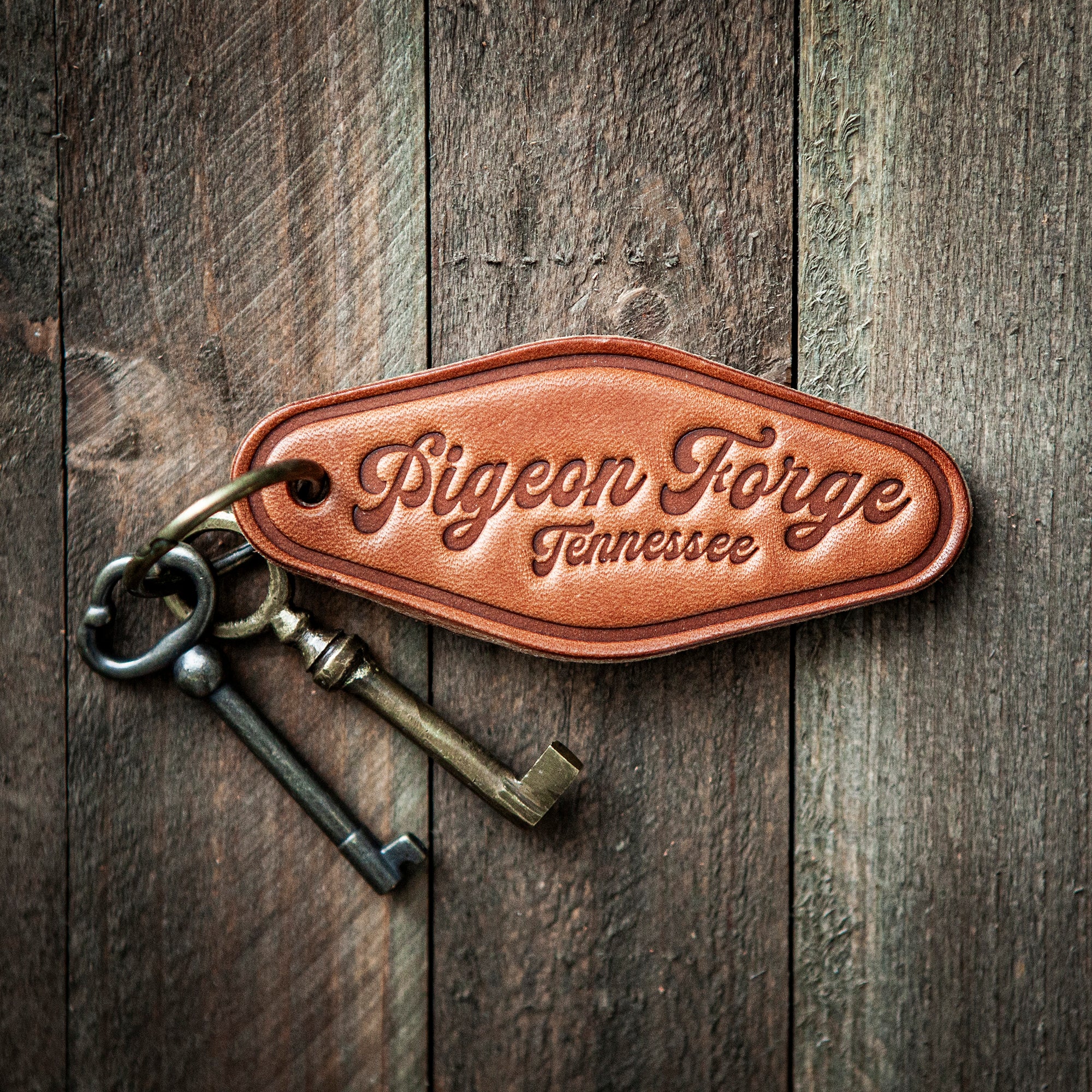 Pigeon Forge Tennessee Script Keychain Motel Style – Sugarhouse Leather